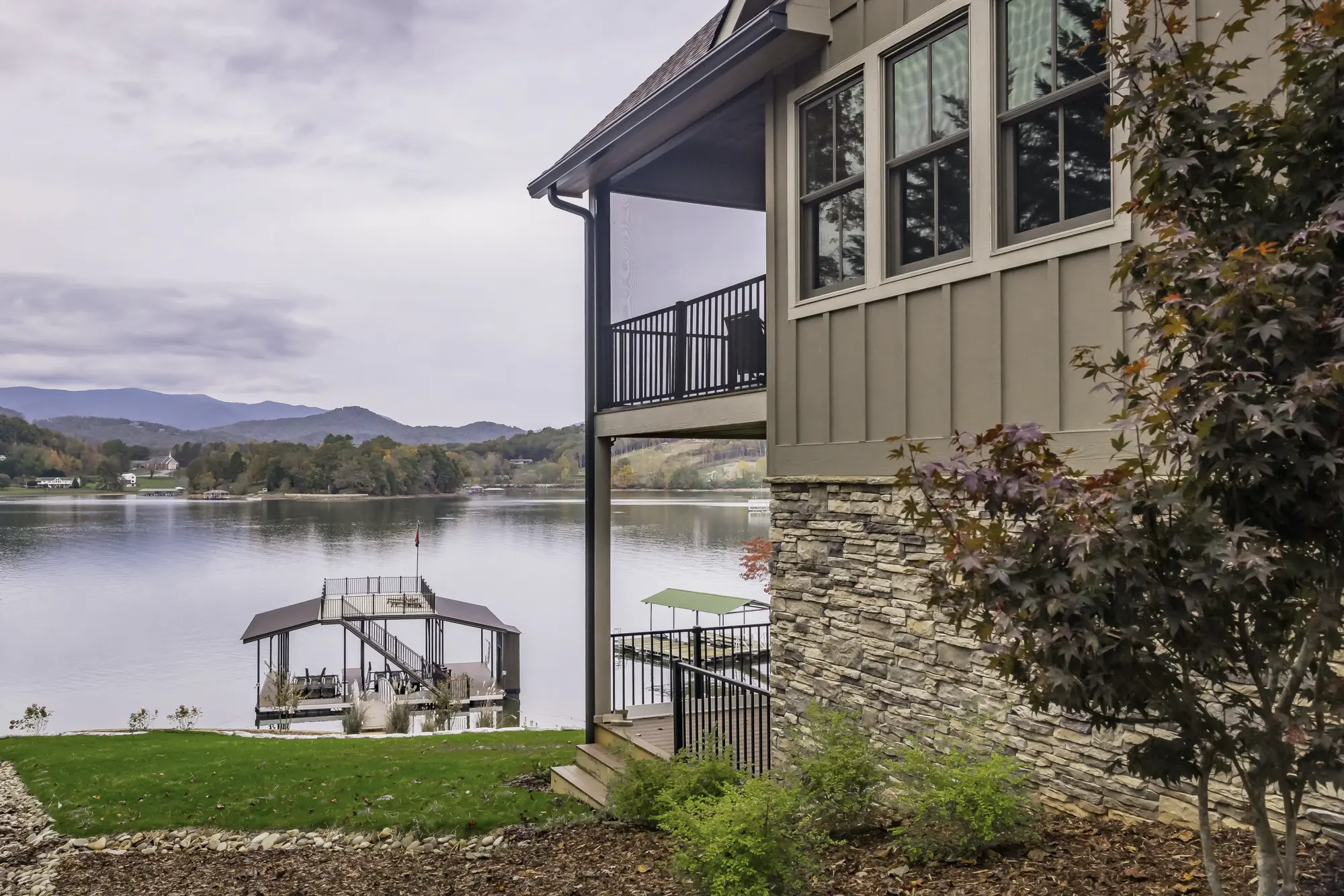 Bracket Point - Timberlake Custom Homes