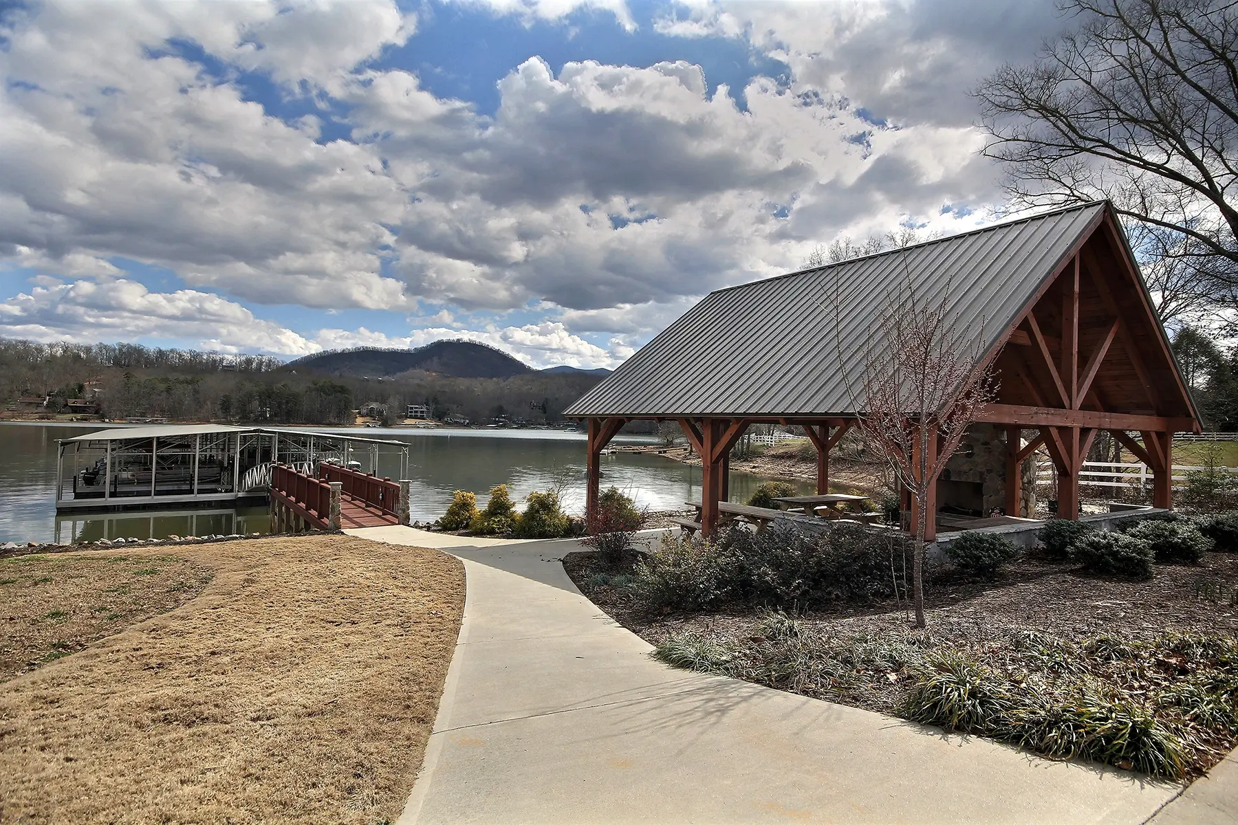 Hedge Line - Timberlake Custom Homes