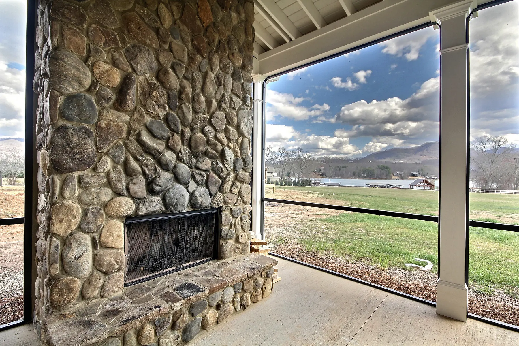 Hedge Line - Timberlake Custom Homes