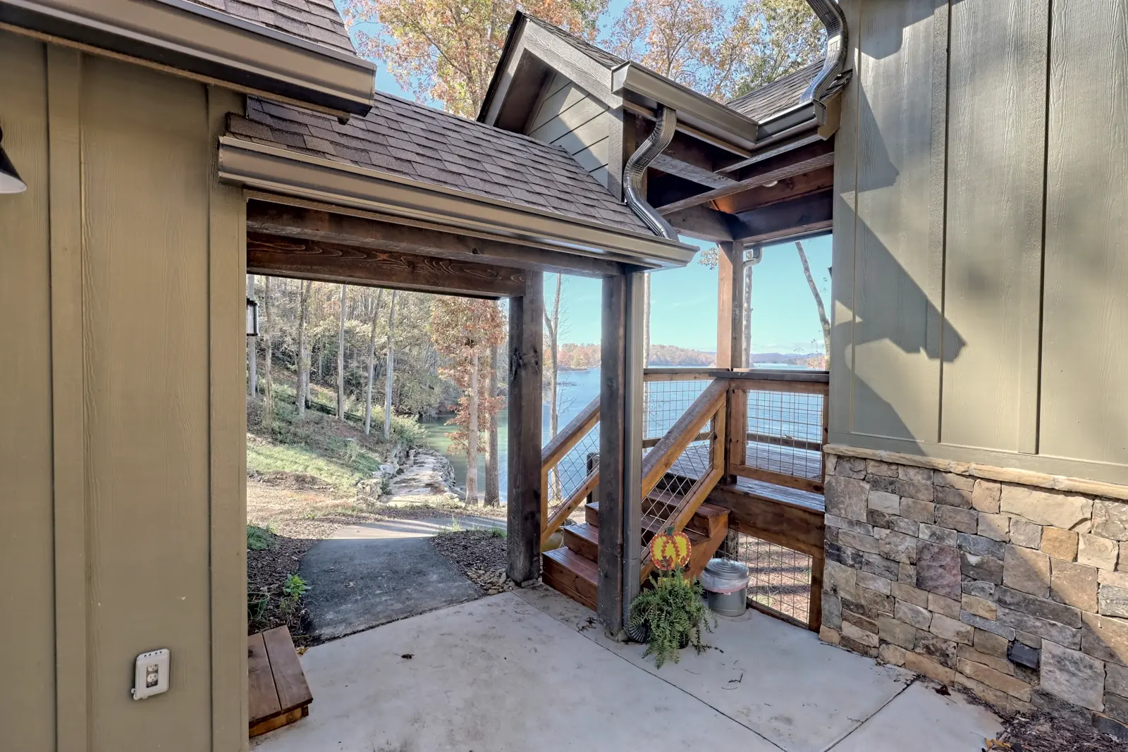 Lake Edge - Timberlake Custom Homes